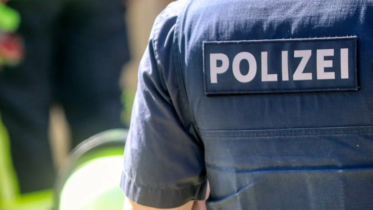 Kuzey Ren-Vestfalya'da iki bıçak taşıyan Alman, polis tarafından öldürüldü